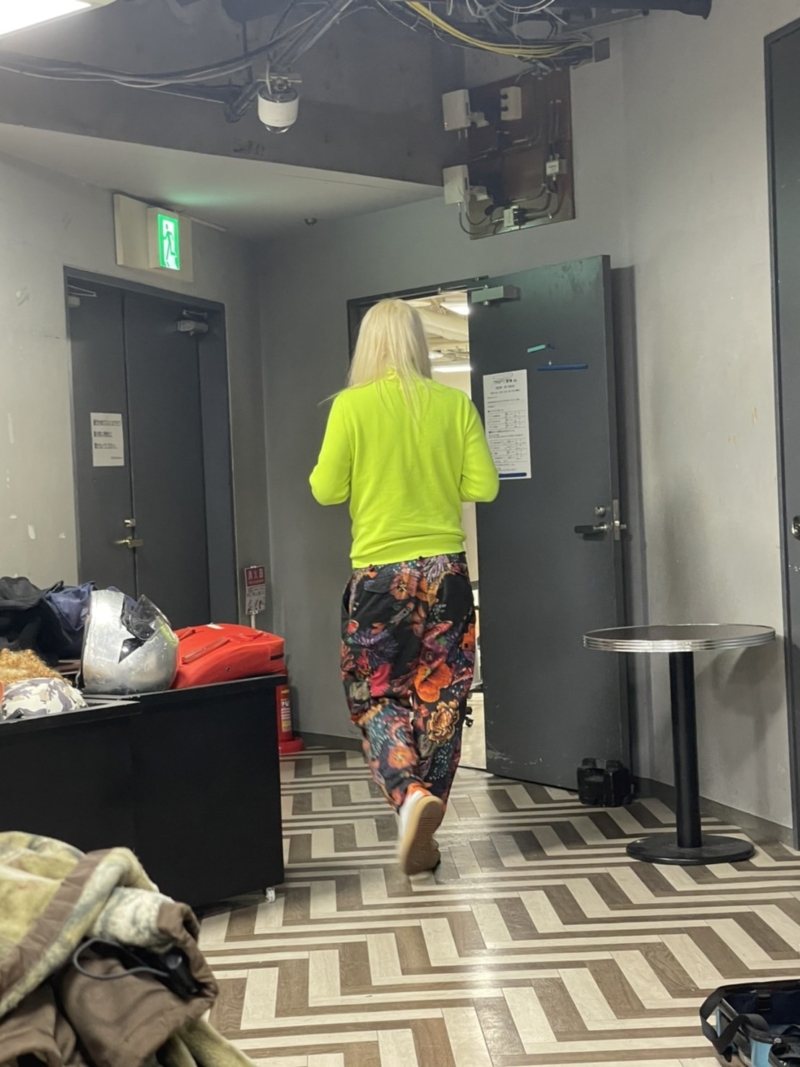 ZAZY、R-1準決勝後に密着! 笑みを浮かべながら僕に渡してくれたものとは【きょんのやばいねぇ～激アツ∞ホールvol.33】 | FANY Magazine