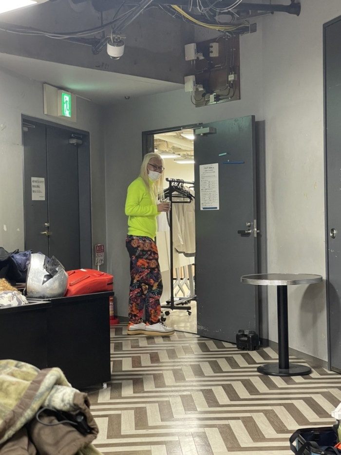 ZAZY、R-1準決勝後に密着! 笑みを浮かべながら僕に渡してくれたものとは【きょんのやばいねぇ～激アツ∞ホールvol.33】 | FANY Magazine