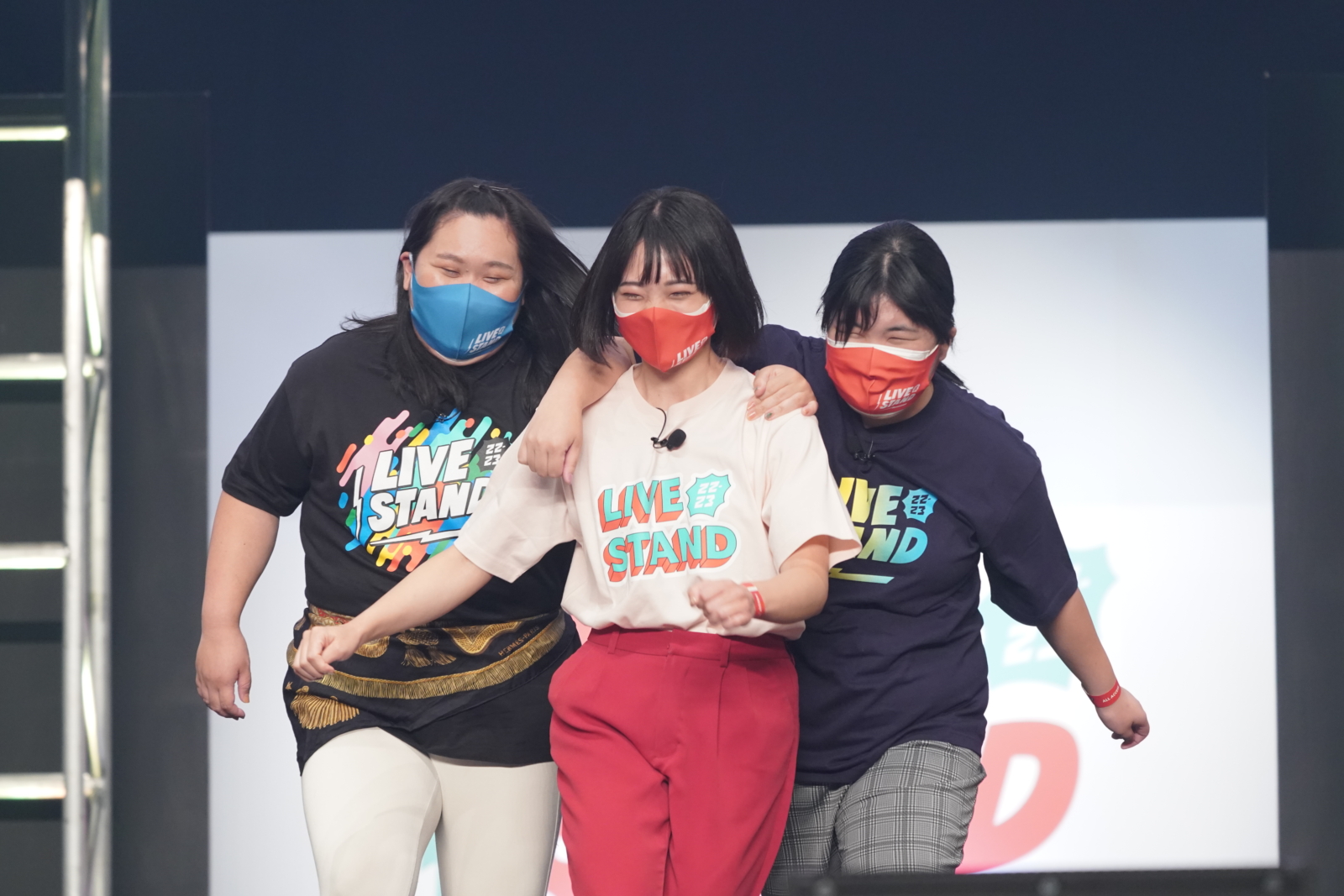 ロバート秋山、“世界観爆発”の謎ゲーム『イイダ』で独壇場…会場は抱腹絶倒 | FANY Magazine