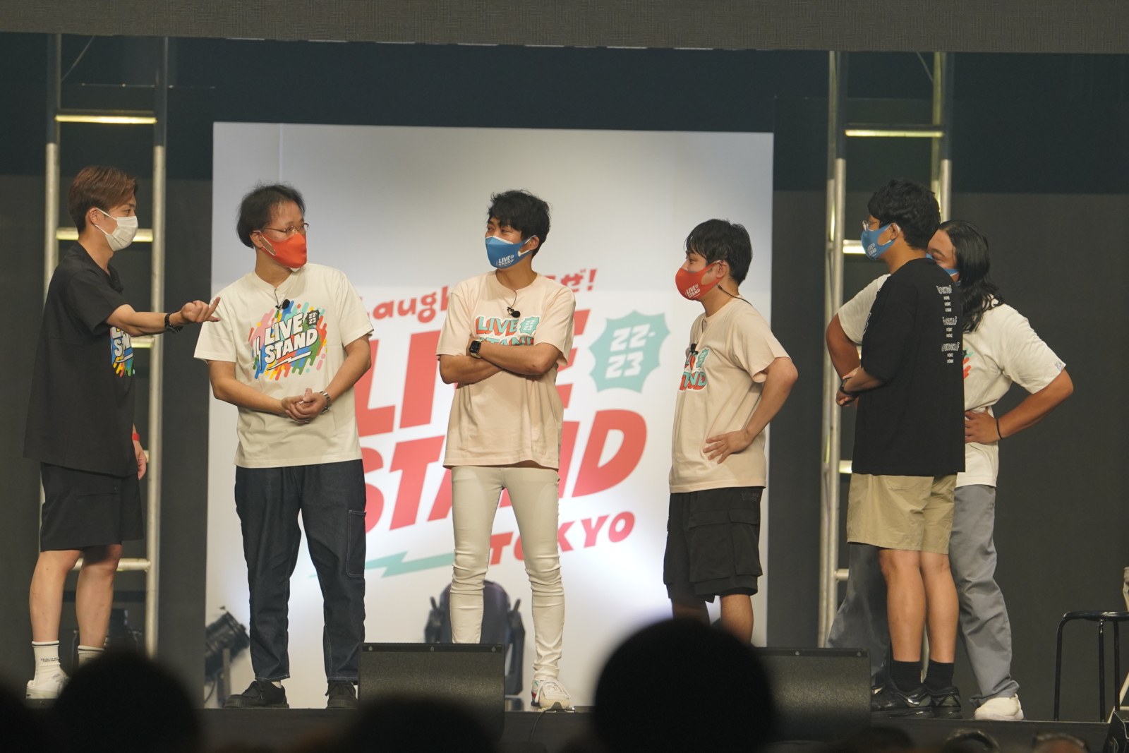 ロバート秋山、“世界観爆発”の謎ゲーム『イイダ』で独壇場…会場は抱腹絶倒 | FANY Magazine