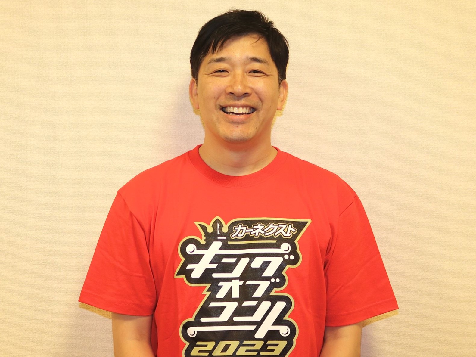 キングオブコント“準決勝MC”を16年! あべこうじが語る「今年の審査が難しい」ワケ | FANY Magazine