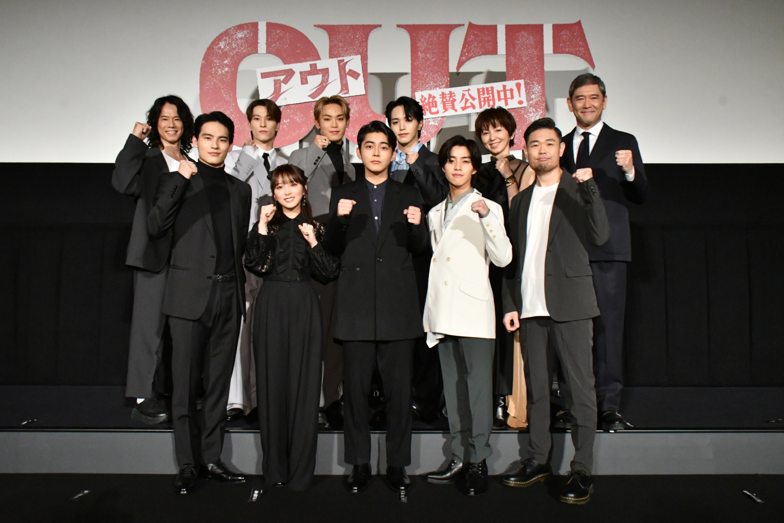 品川ヒロシ監督最新作 映画『OUT』初日舞台挨拶! “アウト”な撮影秘話暴露の連続に場内は笑いの渦!? | FANY Magazine