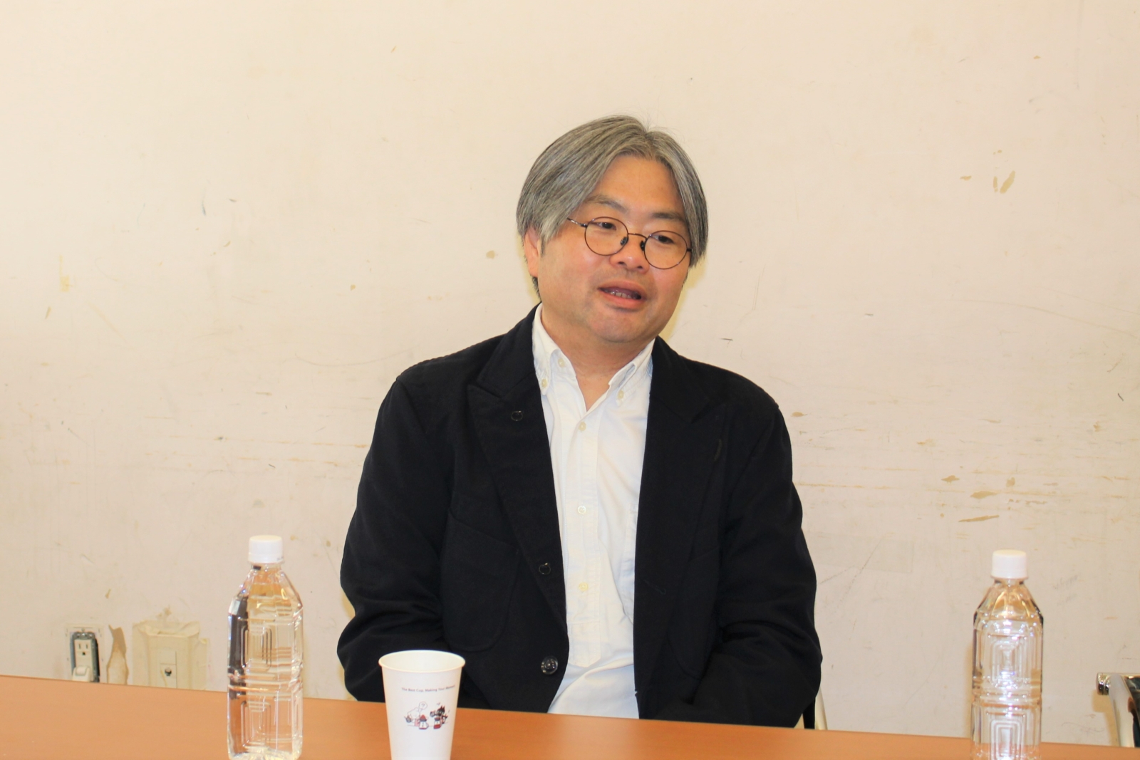 演劇仲間で結成した劇団「熟年団」稽古場は熟年vs若年でバチバチ!? 「気心が知れた仲間とつくるのは刺激的」 | FANY Magazine