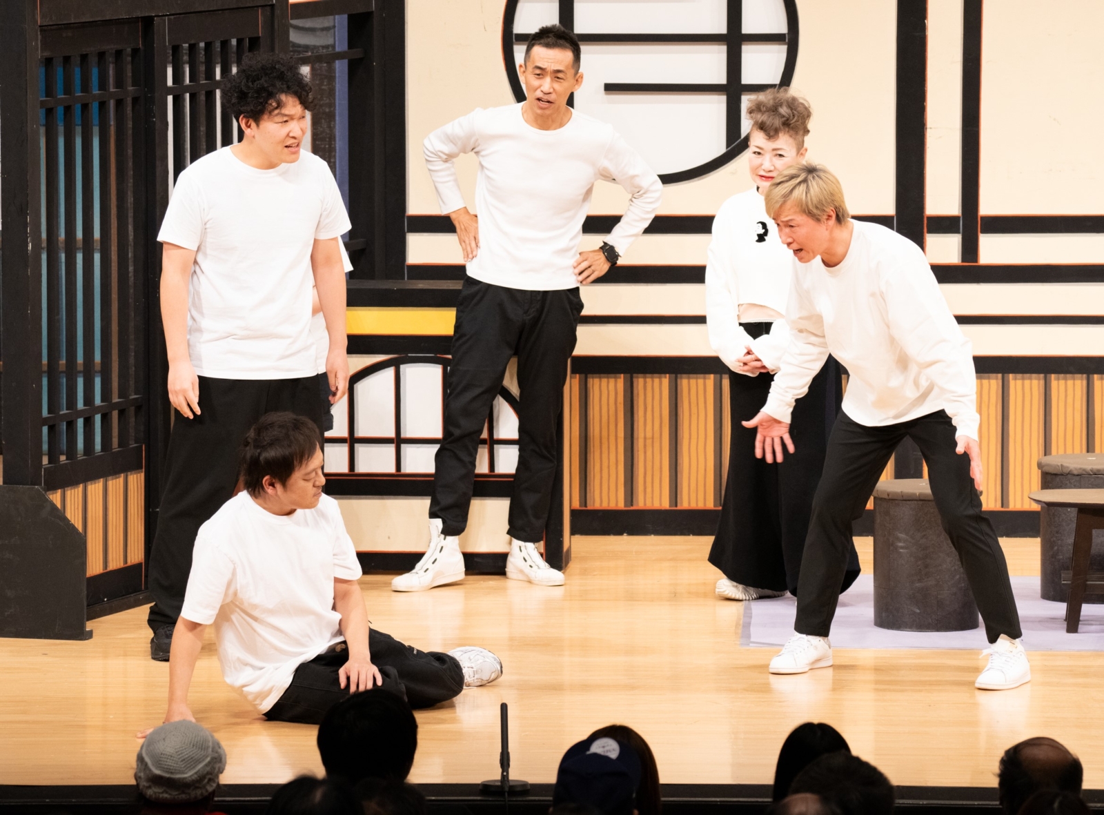 アキがプロデュースのアドリブ公演『台本のないコメディ』がLeminoで配信! 「絶対スベる…」と自信なさげなサルゴリラ赤羽が…!? | FANY Magazine