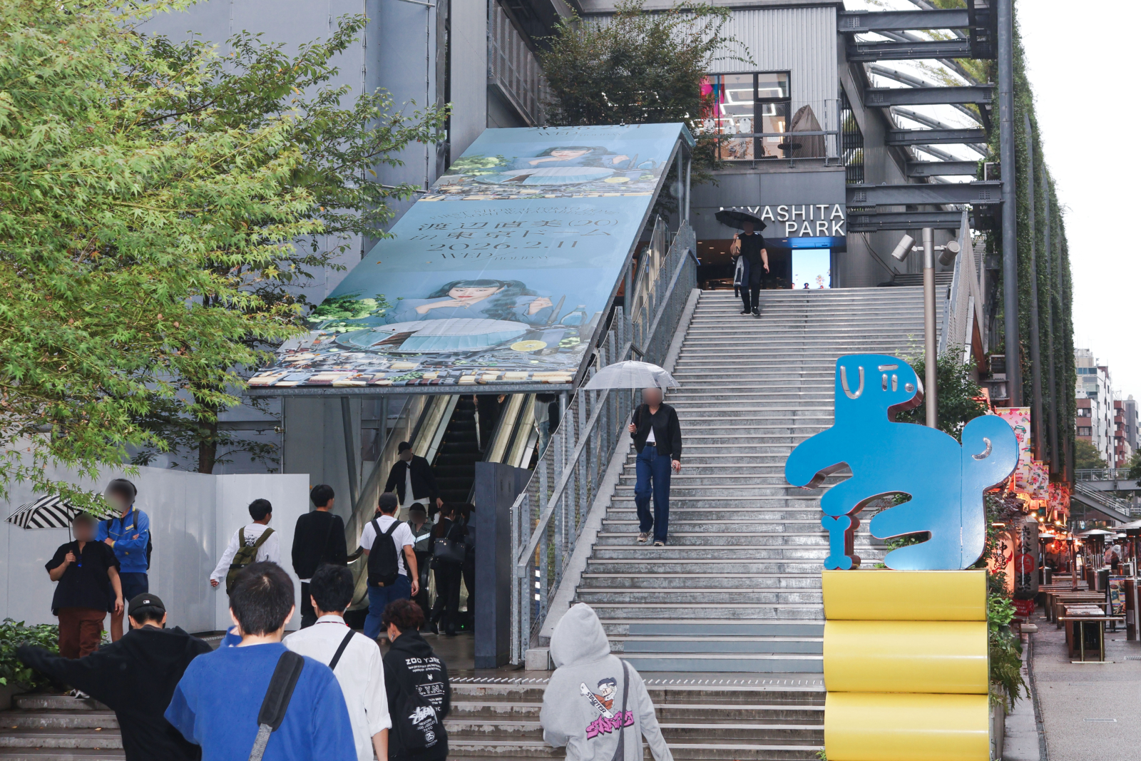 渡辺直美が“東京ドーム公演”に向けて渋谷でPOP-UP展! ステージ衣装やフォトパネルで芸歴20年の“歴史”を | FANY Magazine